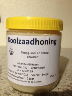 Honing_in_Viersel-imker_Boons_Daniel